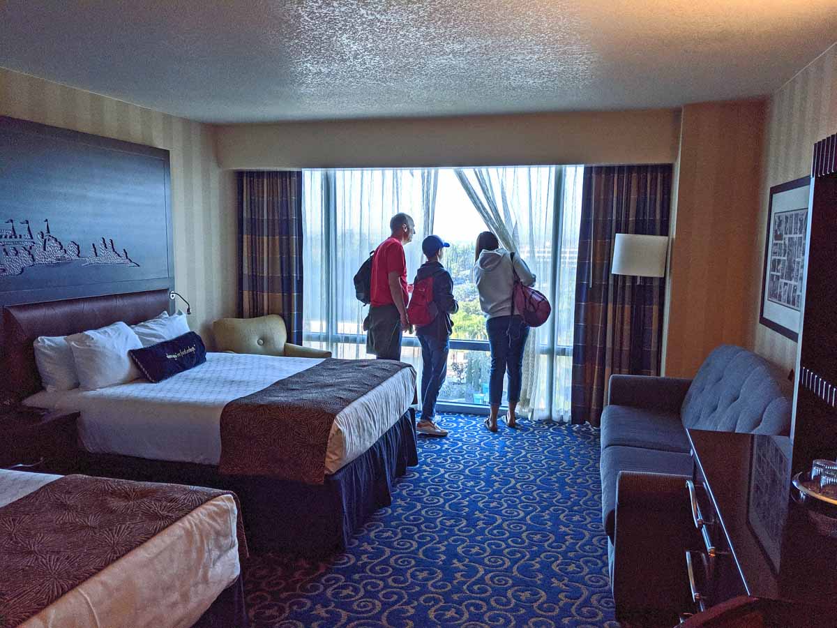 Disneyland Hotel Review - Tips For Family Trips